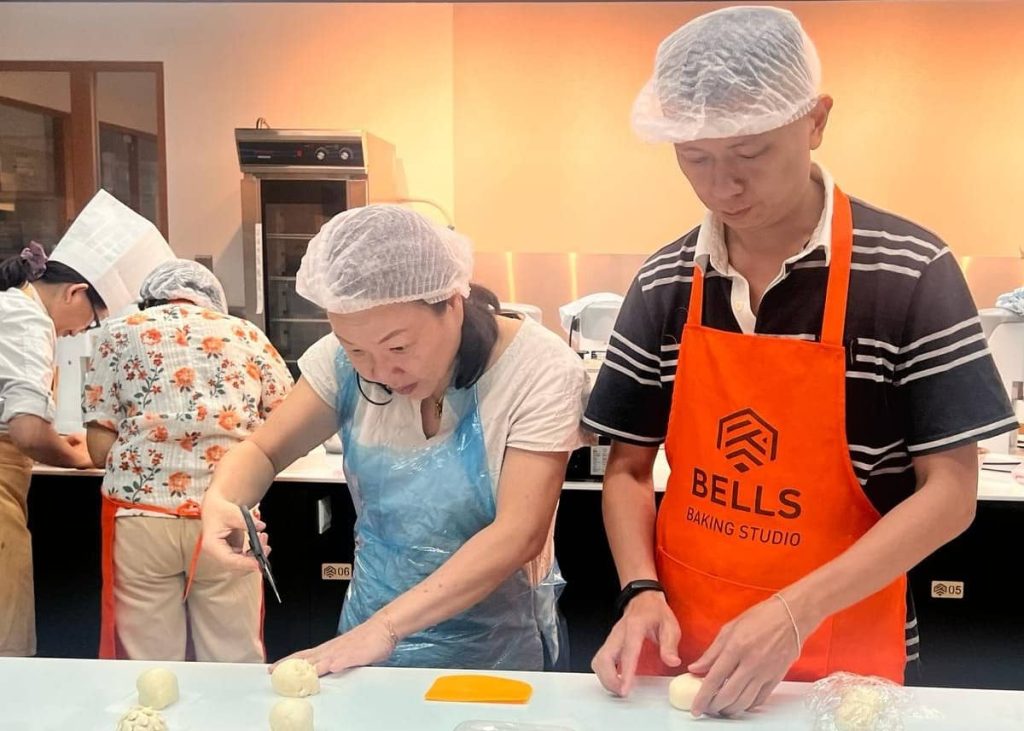 7 Best Couple Baking Classes In SG For Romantic Date