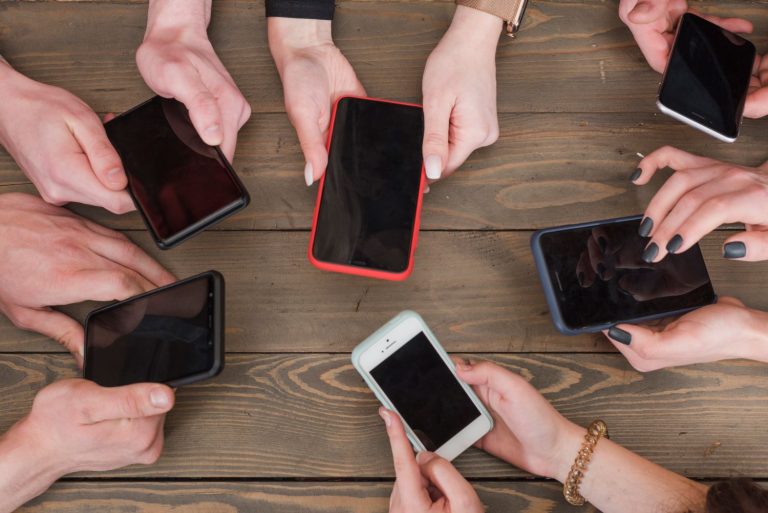 7 Best Shops For 2nd Hand Phones In SG: Tech For Less